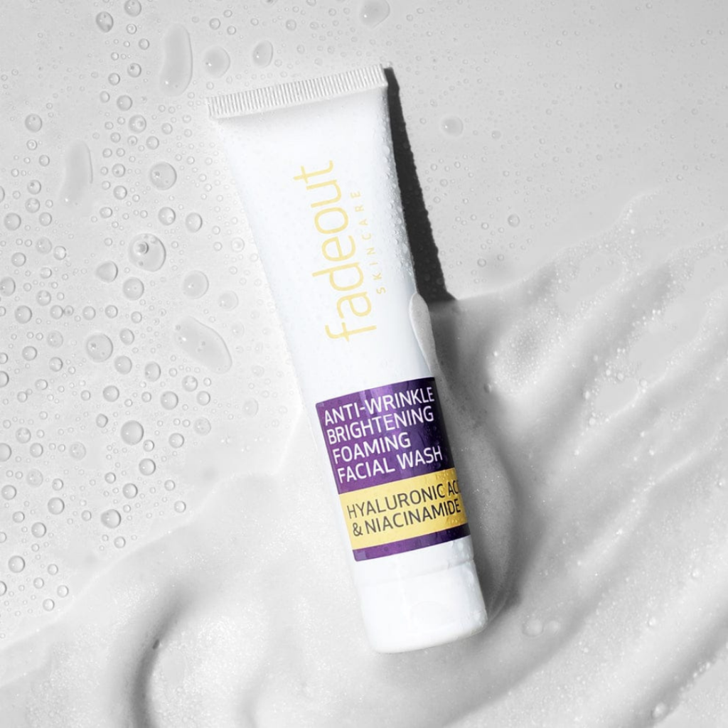 FADE OUT ANTI-WRINKLE BRIGHTENING FOAMING FACE WASH